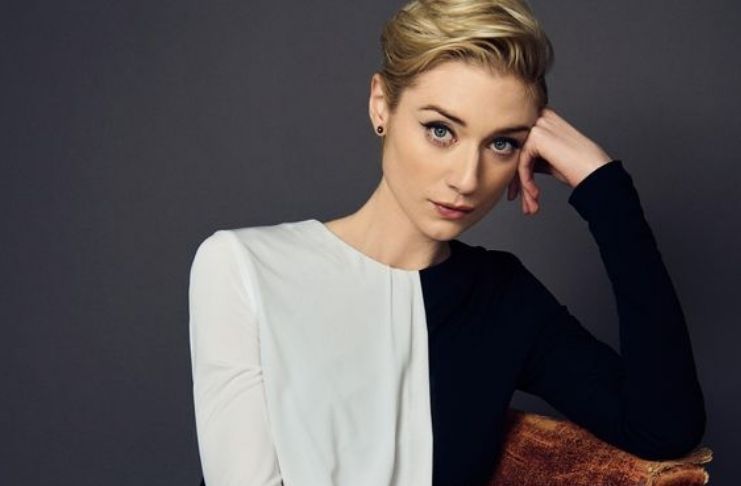 Emma Corrin de A Coroa estará 'de volta' para a 5ª temporada, apesar da ...