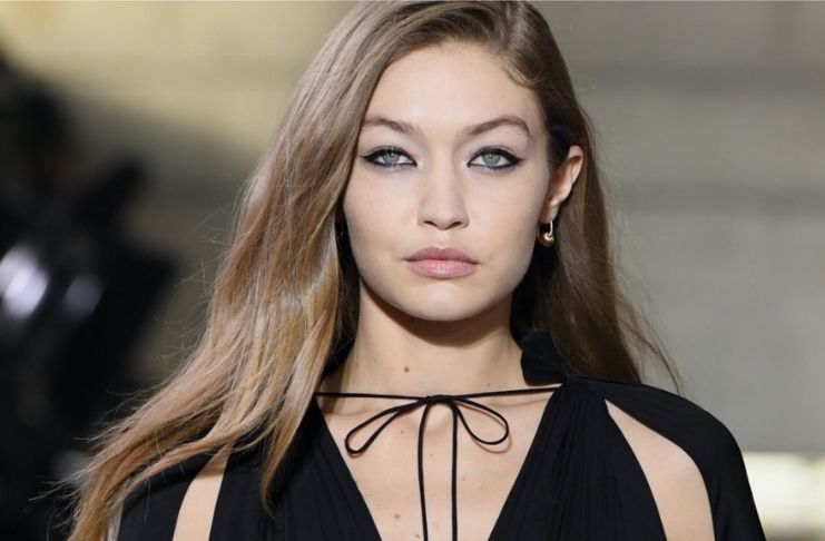 Gigi Hadid compartilha foto acariciando a filha - Minilua Gigi Hadid compartilha foto acariciando a filha - Minilua
